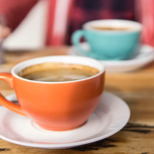 Conoce los beneficios del café con miel en la piel y bebidas. - Mariettas