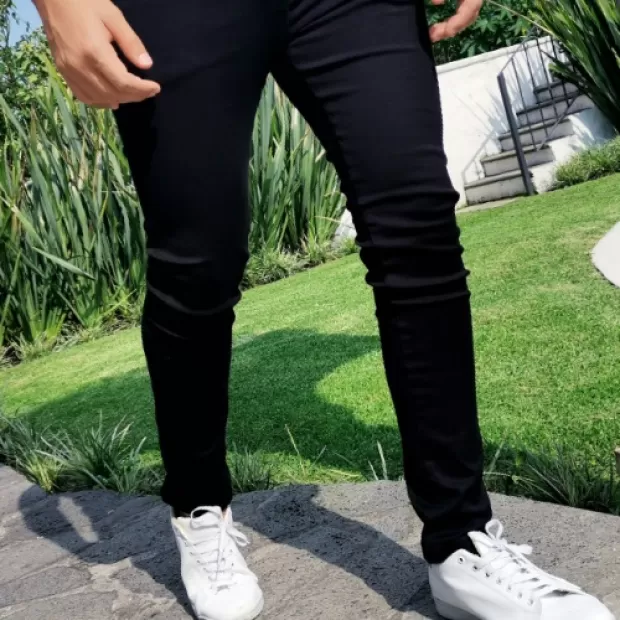 5 Looks Imprescindibles Para Combinar Un Pantalón Negro De Hombre - Mariettas